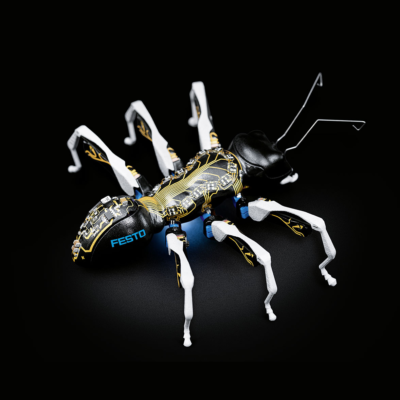 Biomimétisme robot fourmi BionicANTs Festo, au comportement coopératif sur un modèle de la ...