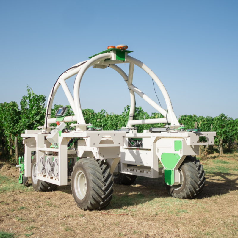Robot agricole désherbage maraîchage 100% électrique Oz Naïo ...