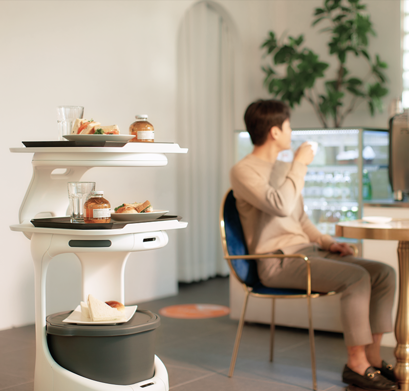 Robot Servi Bear Robotics AGV restaurant accueil 30 kg agile polyvalent ...